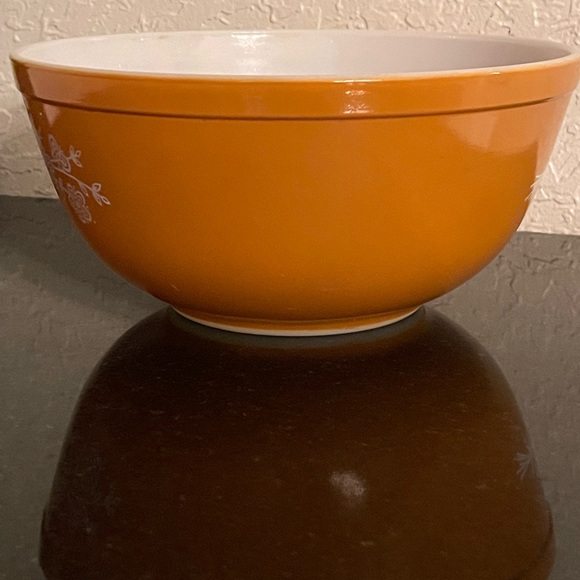 Pyrex | Kitchen | Vintage Pyrex 43 22 Qt Gold Butterfly Nesting ...